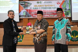 MAN 1 Yogyakarta | MAN 1 Yogyakarta Sambut Studi Lapangan USIMAR Kolaka Sulawesi Tenggara