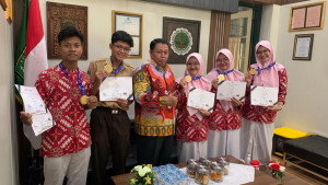 MAN 1 Yogyakarta | 5 Siswa KIR LIBA MAN 1 Yogyakarta Raih Gold Medal 2nd Indonesia International ...